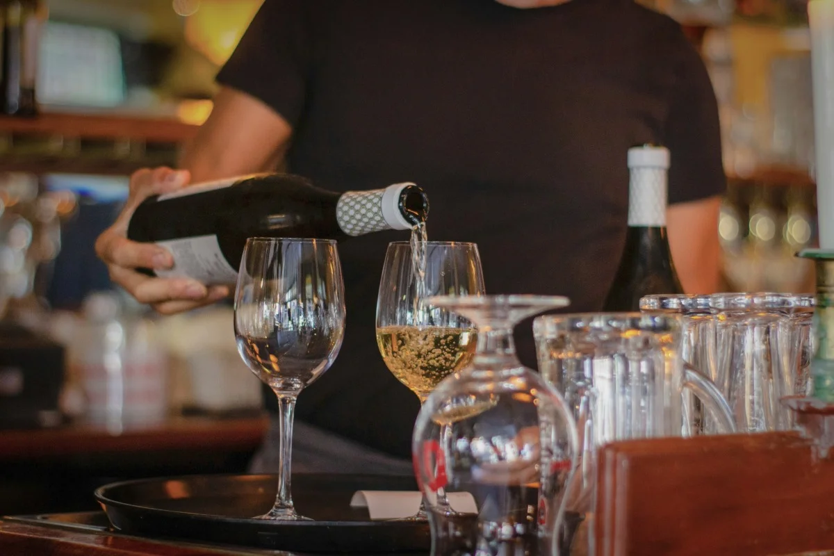 Wine Serving Size Guide for Tastings, Pairings, and Fine Dining - Seven ...